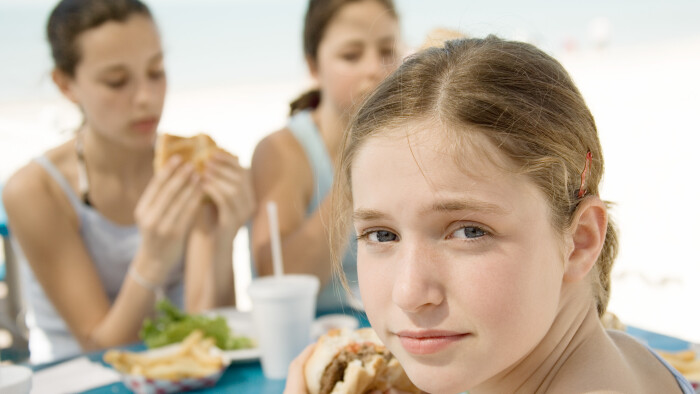 Hver fjerde pige i 9. klasse har risiko for en spiseforstyrrelse | Krop ...