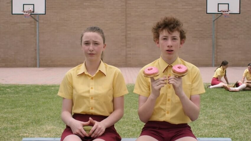 ANMELDELSE Pinlig far, uforstående mor, mærkelige drifter ... hjælp ...