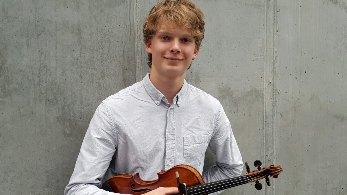 17-årige Adam hyldet med talentpris: Man bliver afhængig af at stå på ...