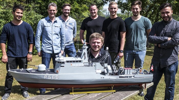 Ombygget 'flyvefisk' sejler til Dubai på grøn energi | Miljø | DR