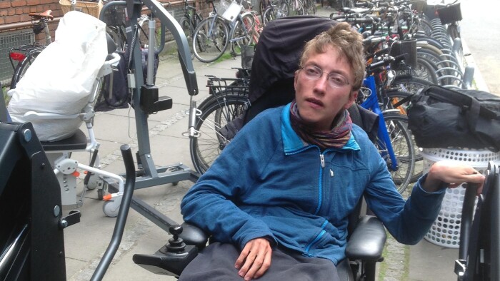 Kommune sender hjemløs spastiker på hjem for narkomaner | Indland | DR