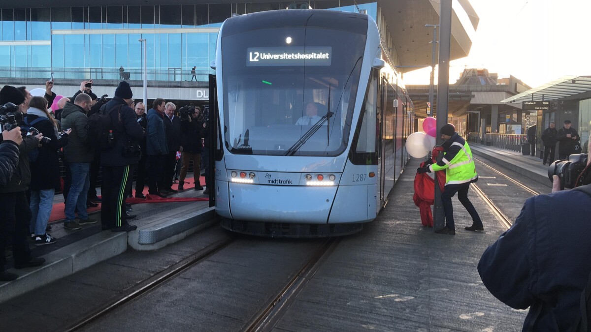 Nu kører letbanen i Aarhus | Ligetil | DR