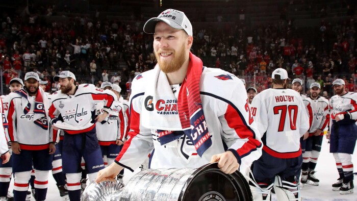 Stolt Olaf Eller om sønnen: Han er stor i hele Nordamerika | Ishockey | DR