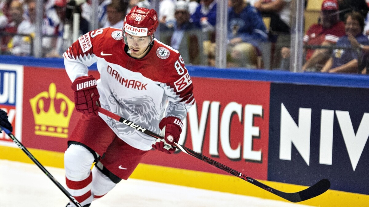 Dansk ishockeystjerne scorer første mål for ny klub | Ishockey | DR