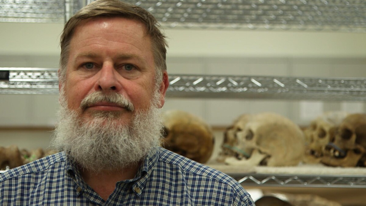 Daniel Wescott bestyrer 'ligfarm' under den bagende texanske sol ...