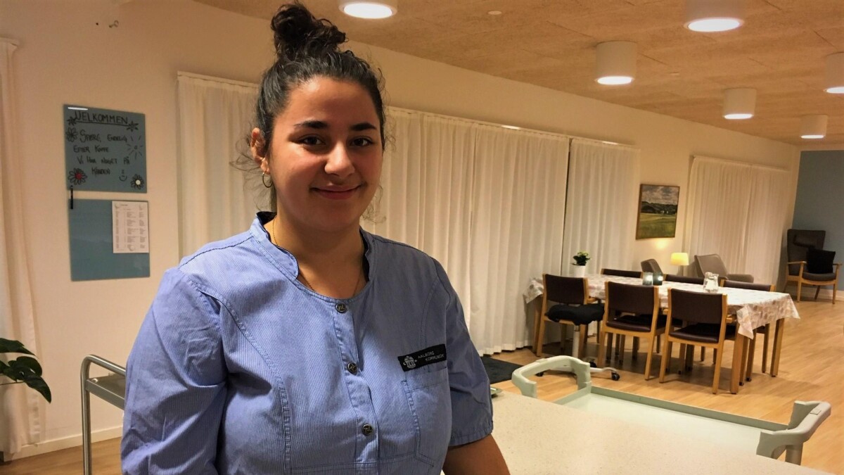 Mangel på sosu'er: Her giver studerende plejecentret et friskt pust ...