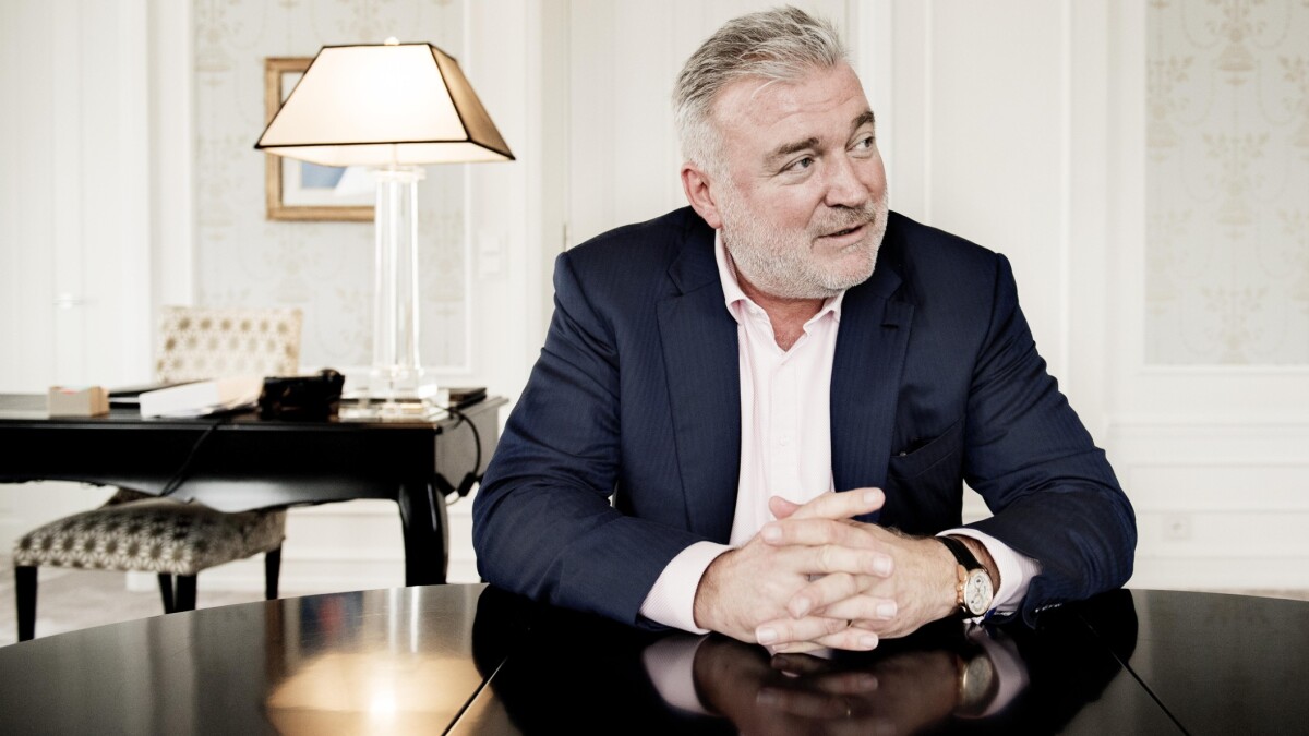 Lars Seier køber over en femtedel af Parken | Penge | DR