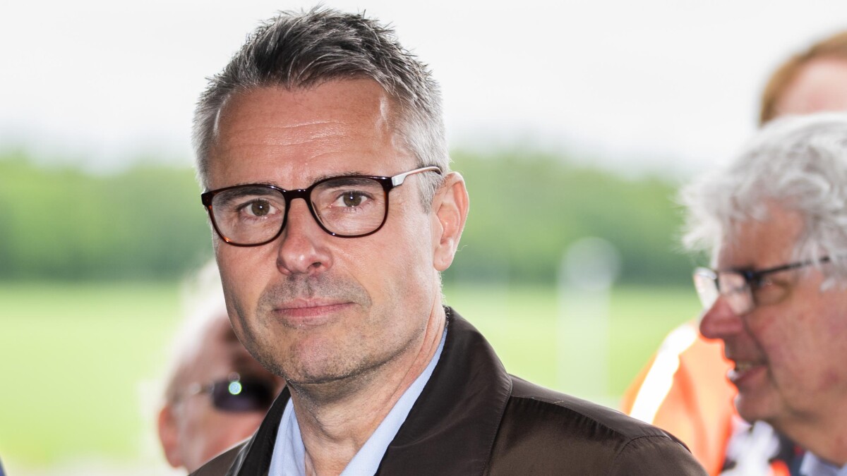 Henrik Sass Larsen kommer med nød og næppe i Folketinget ...