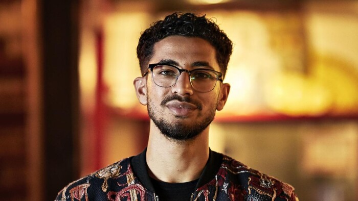 'Bare rolig, det er ikke en bombe!' 23-årige Ghaith provokerer med grænseoverskridende show ...