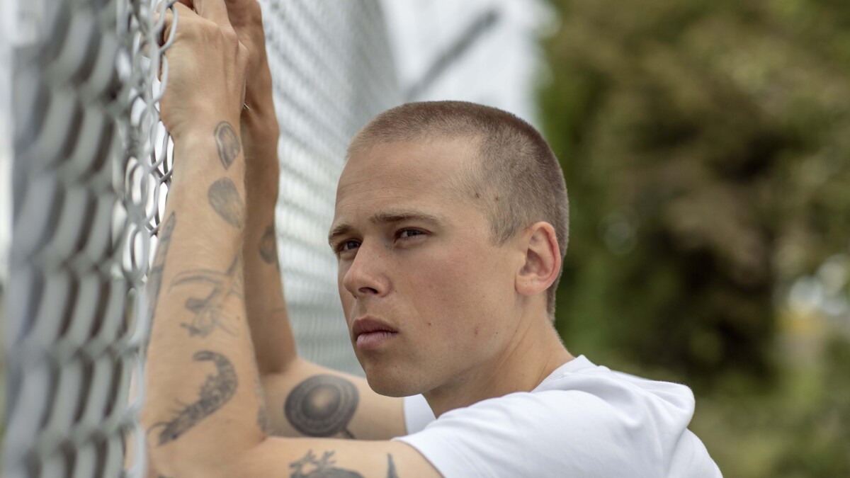 Victor på 28 var 'enormt dårlig til at læse som barn': I dag er han ...