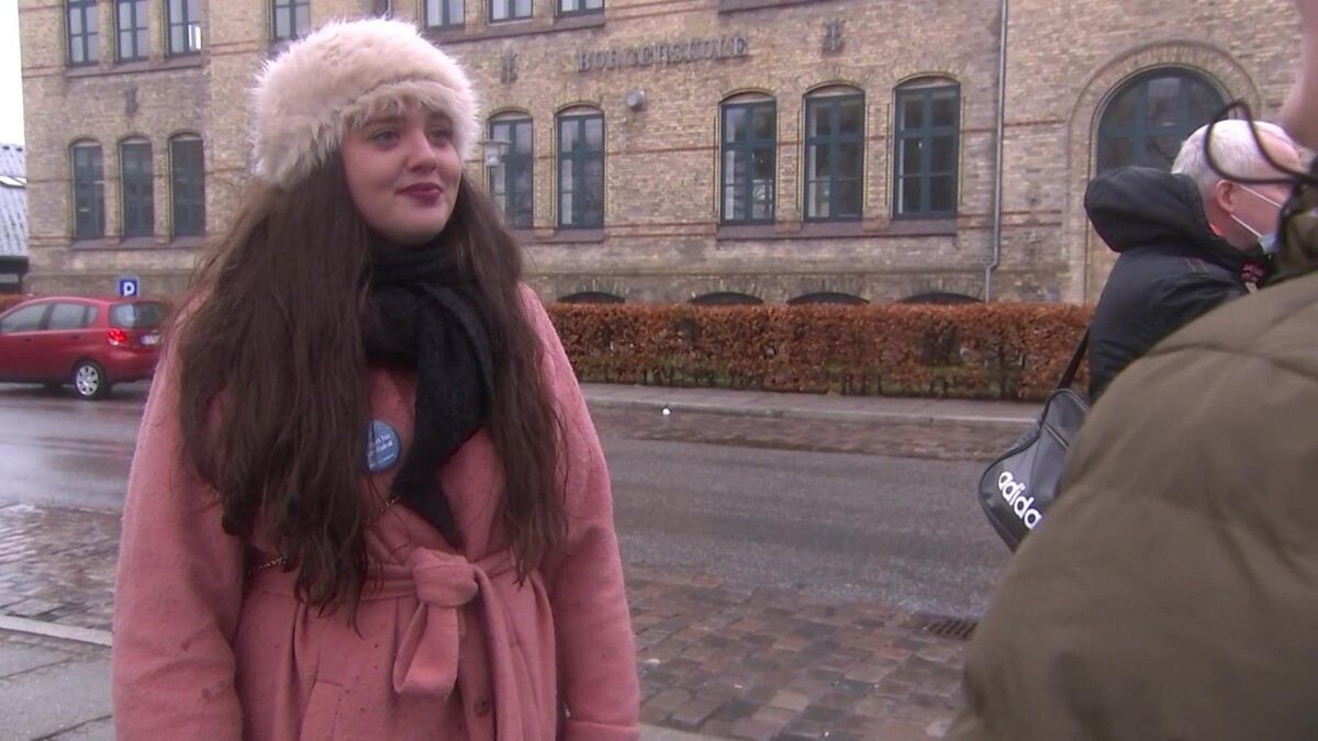 Vivian skulle have været med bussen til genåbningsfest - tvivler på årsag til aflysning ...