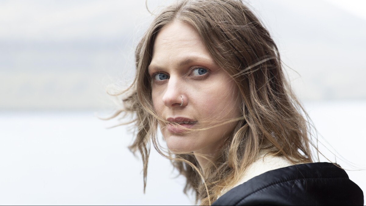 Greta hørte pludselig sin egen stemme på verdensstjernes hit - året ...