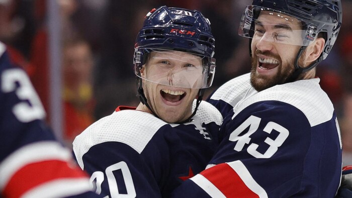 Dansk ishockeystjerne blev dobbelt målscorer i NHL | Kort sport | DR