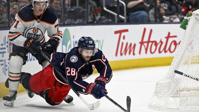 Dansk ishockeyspiller scorer og leverer to oplæg i NHL-sejr | Kort sport | DR