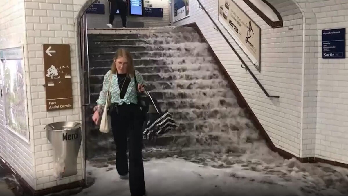 Paris ramt af voldsomt regnvejr: 'Det var totalt dommedag' | Udland | DR