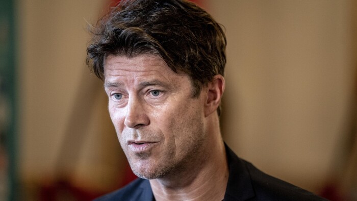Reklame for Dubai koster Brian Laudrup VM-job på TV 2 | Kort sport | DR