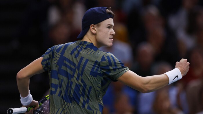 Holger Rune er i finalen ved Paris Masters efter ny sejr over topspiller | Tennis | DR