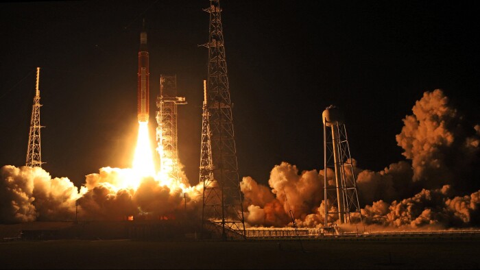 Nasa-chef forventer, at astronauter kan bo på månen | Nyheder | DR