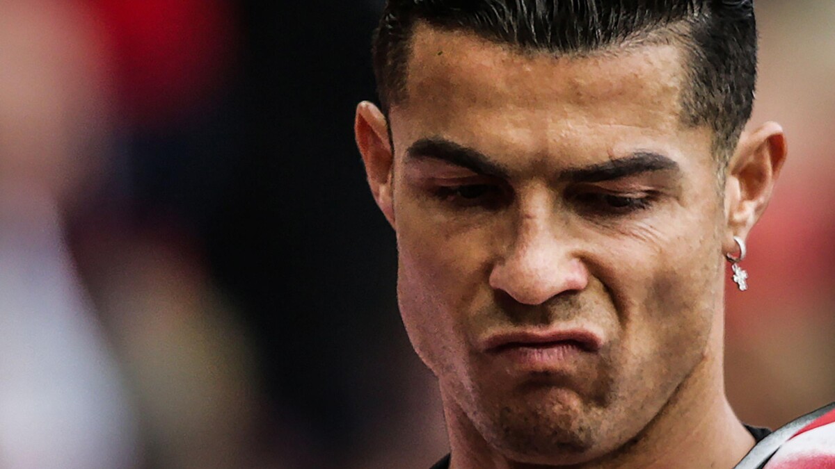 Manchester United skiller sig af med superstjernen Ronaldo midt under ...