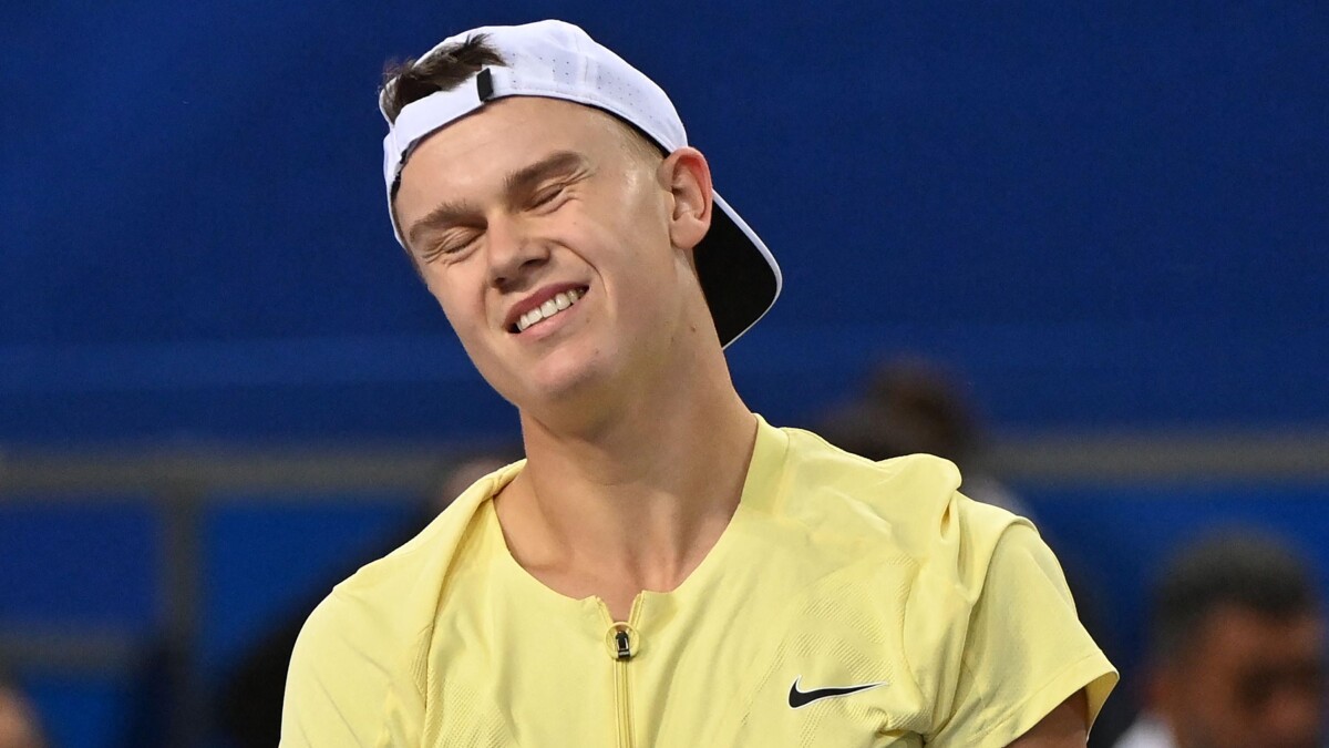 Holger Rune taber dramatisk semifinale til amerikansk servekanon | Tennis | DR