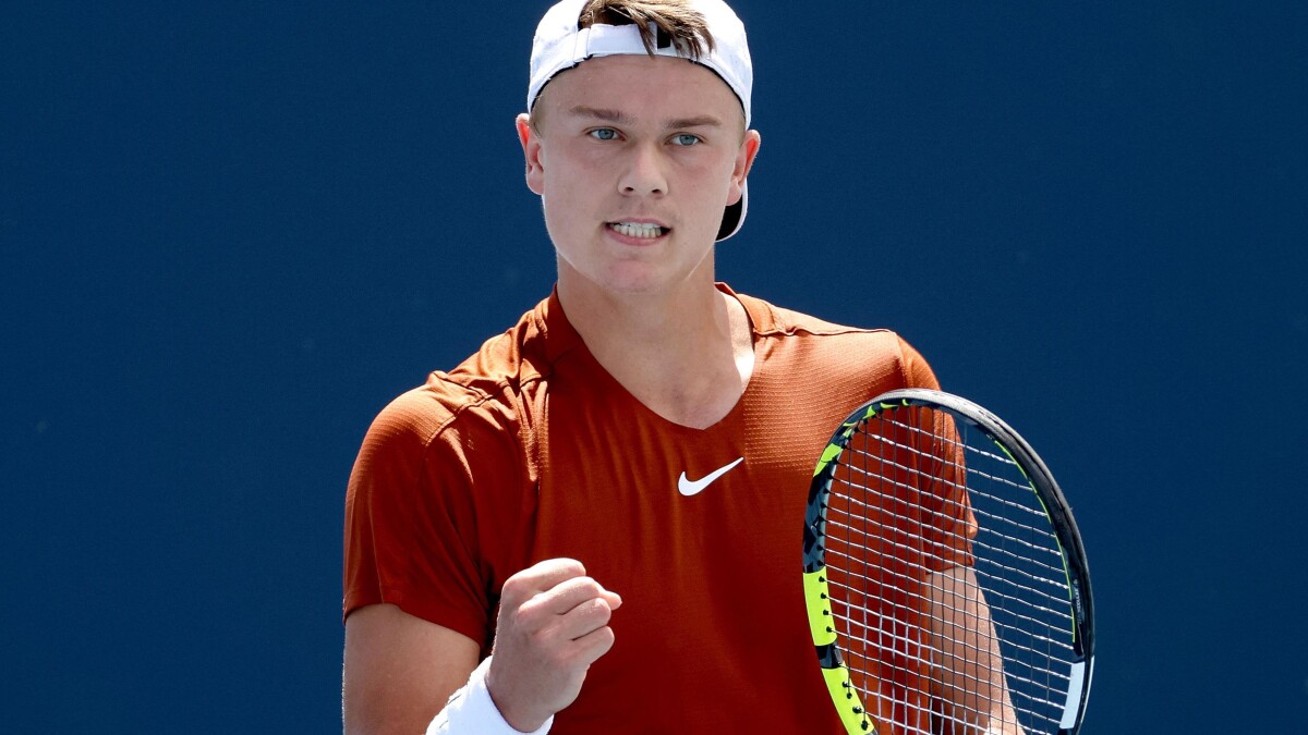 Holger Rune drømmer om at være den bedste singlespiller i verden, men spiller i dag en ...