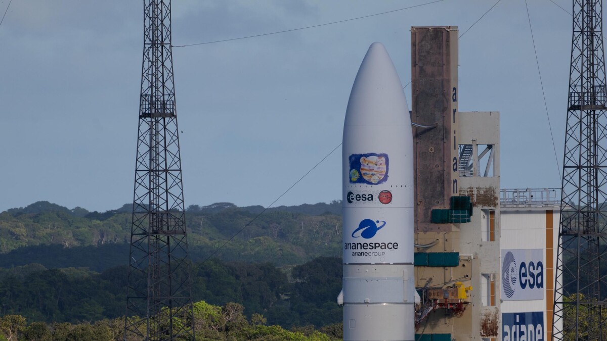 ESA har sendt raket afsted på historisk rejse til Jupiters is-måner ...