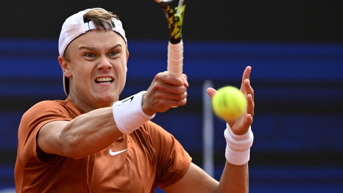 Holger Rune møder kasakhisk servekanon i stor spansk tennisturnering | Kort sport | DR