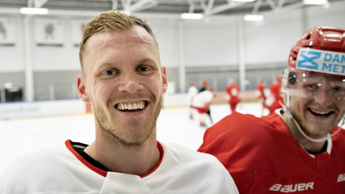 Dansk ishockeystjerne er VM-klar efter økonomisk bøvl: 'Jeg glæder mig' | Ishockey | DR