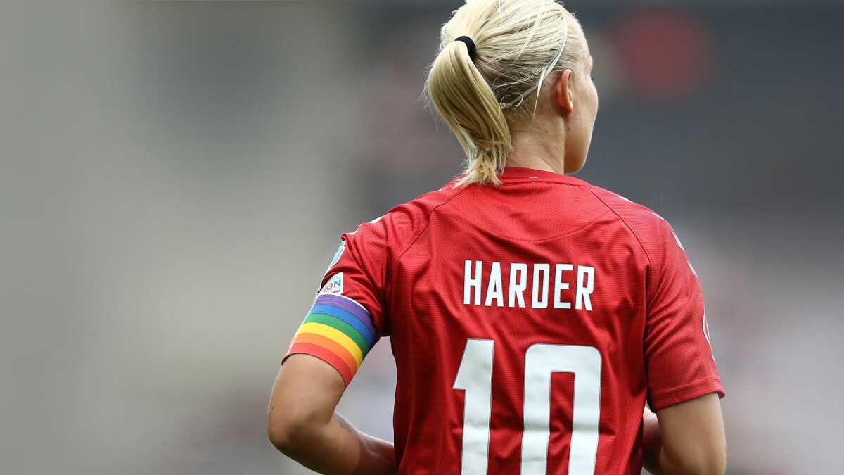 Harder vender ryggen til Fifa, men regnbuefarverne må blive hjemme ...