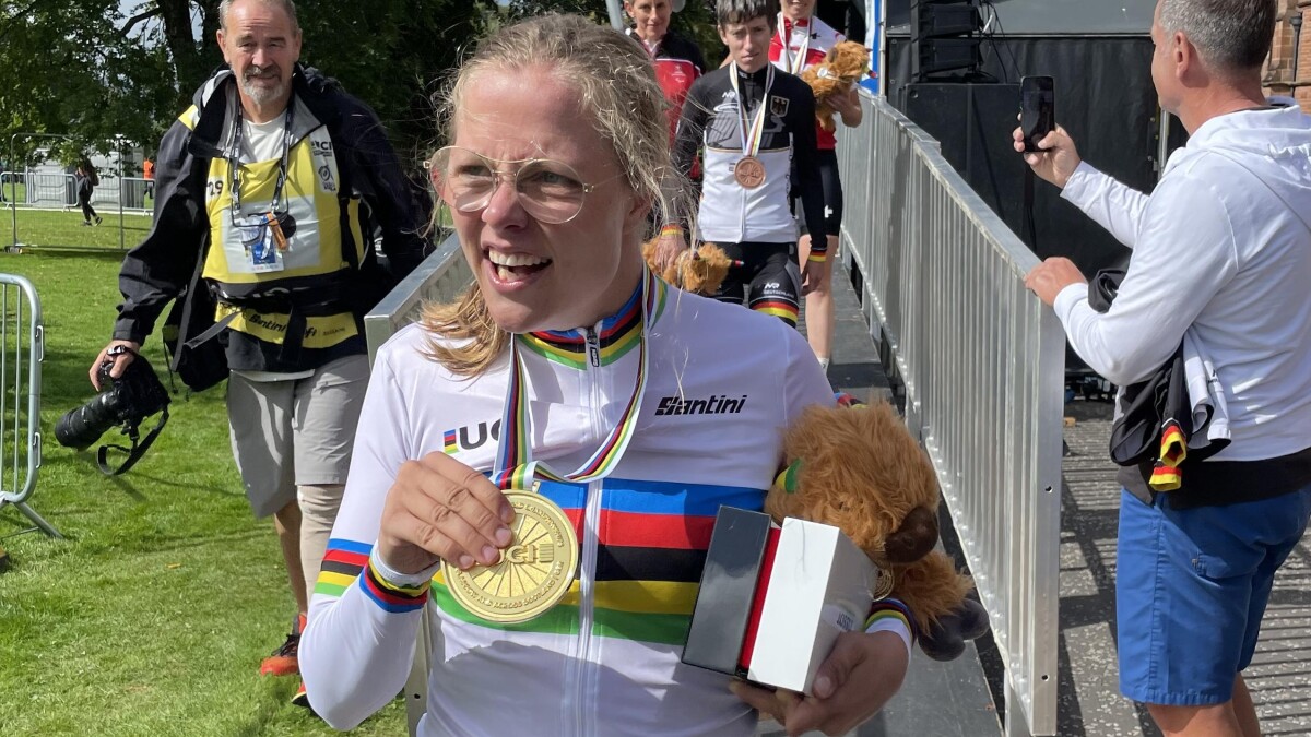 Dansk verdensmester har svært ved at forstå bedrift: 'Skal sove med regnbuefarverne på ...