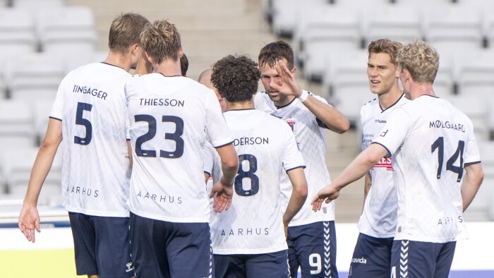 VAR kom i fokus, da AGF sikrede uafgjort dybt inde i overtiden | Kort ...