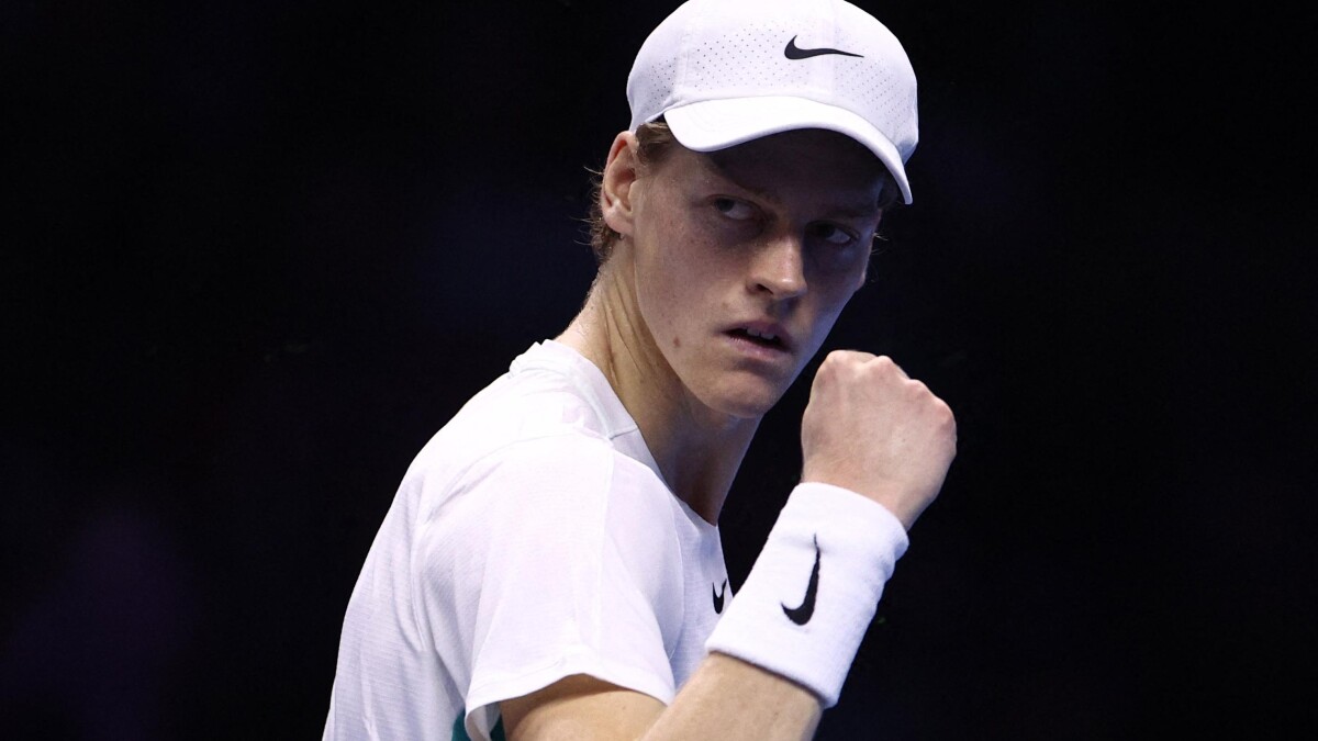 Rune skal besejre verdens mest formstærke tennisspiller: 'Han slår, som ...