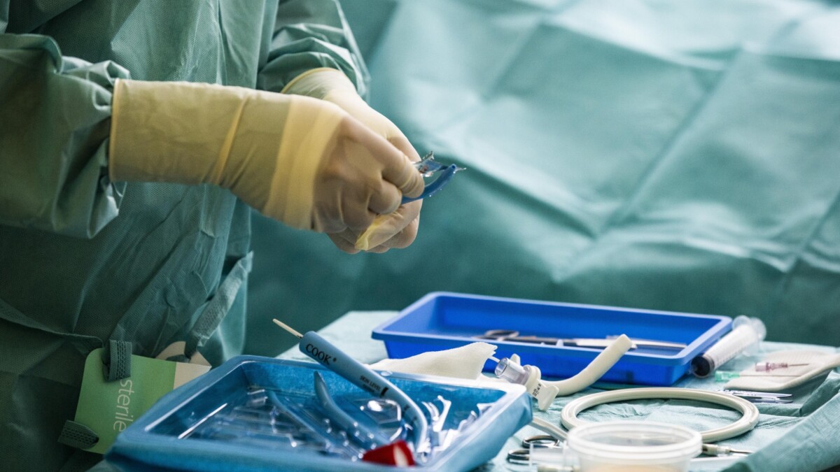 Professor roser privathospital for at kaste snøren efter avanceret ...