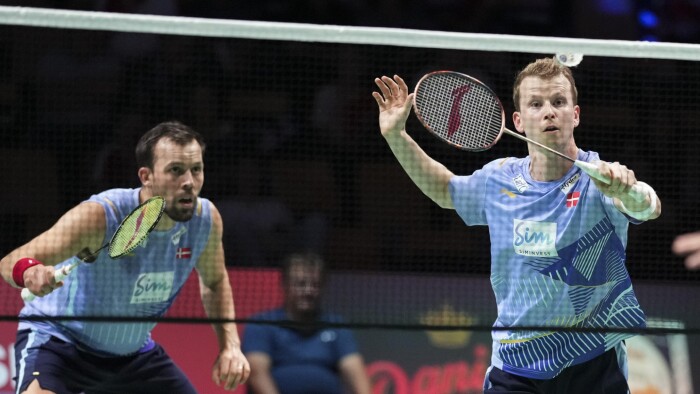 Astrup og Rasmussen slår verdensmestrene i badminton | Kort sport | DR