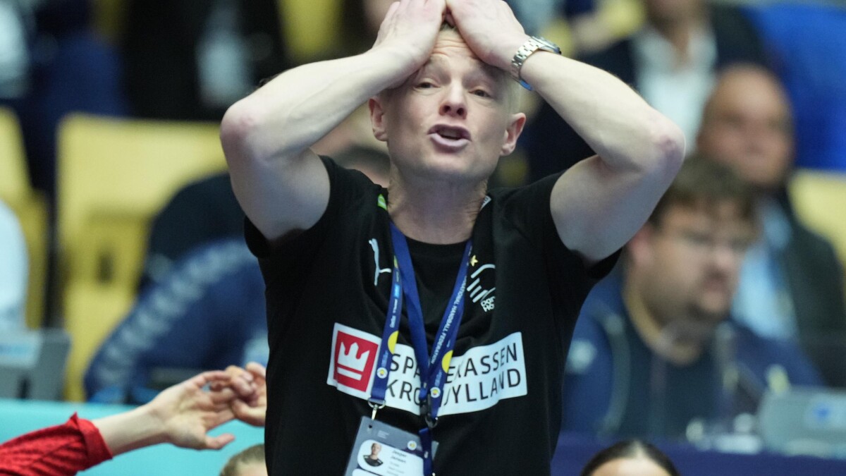 Skuffet Jesper Jensen efter nederlag: 'Stolt over det mod, vi spiller med' | VM i håndbold | DR