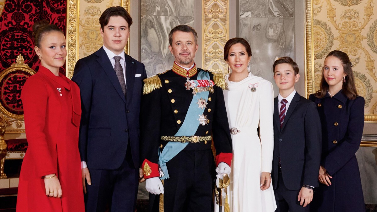 Nye portrætter: Kongehuset deler billeder fra lige efter konge-proklamation | Indland | DR