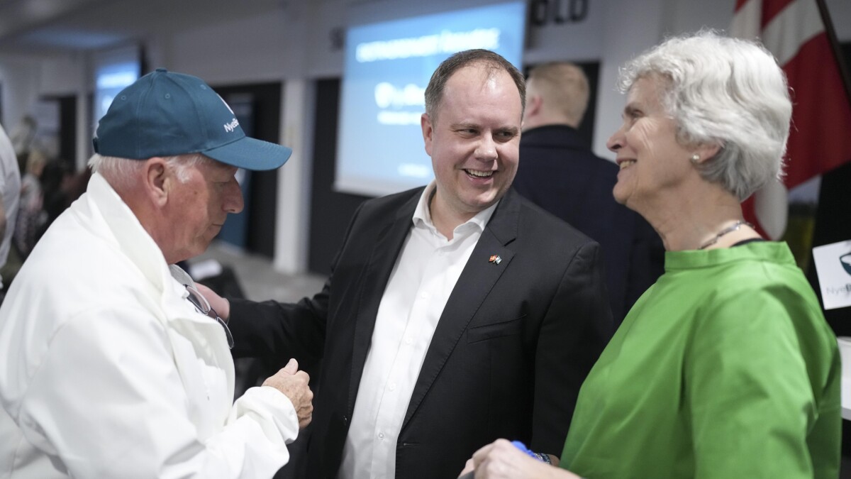 Martin Henriksen bliver ny formand for Nye Borgerlige | Politik | DR