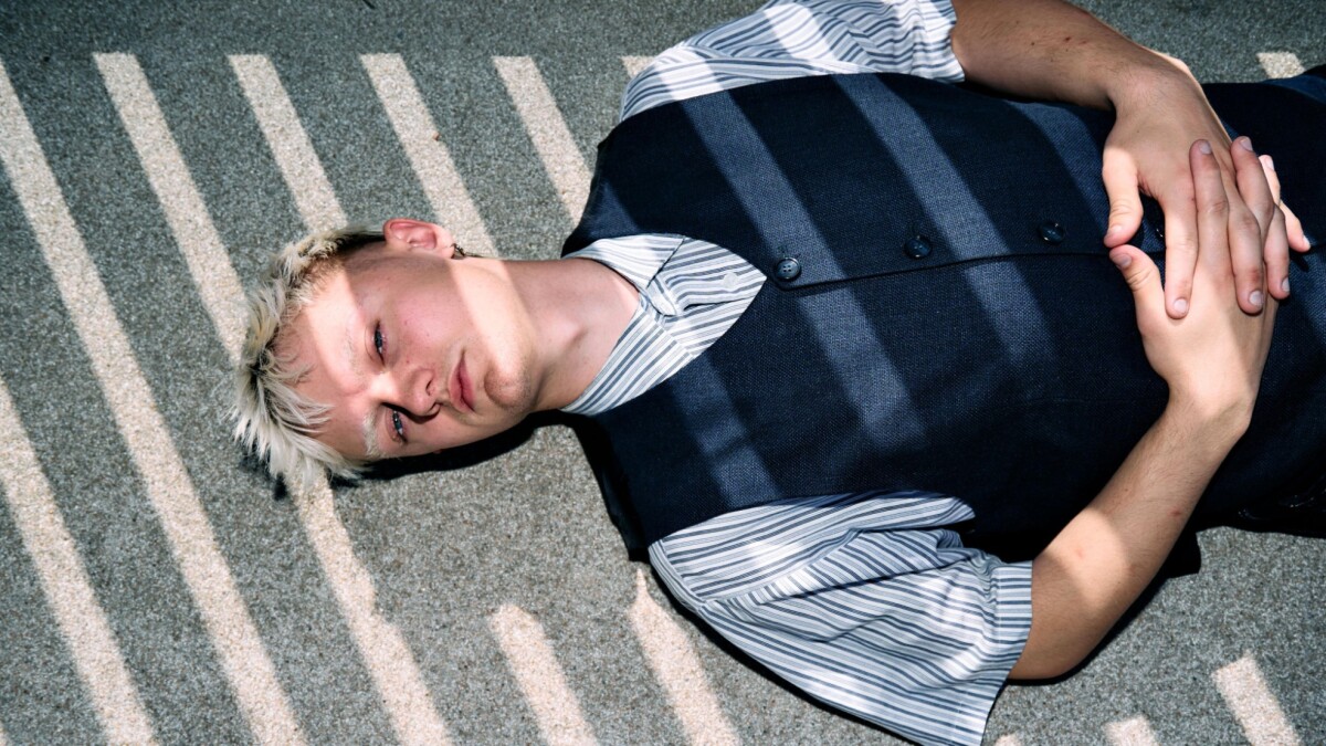 24-årige Kedde passede ikke ind. Blev truet og spyttet på, fordi han ...