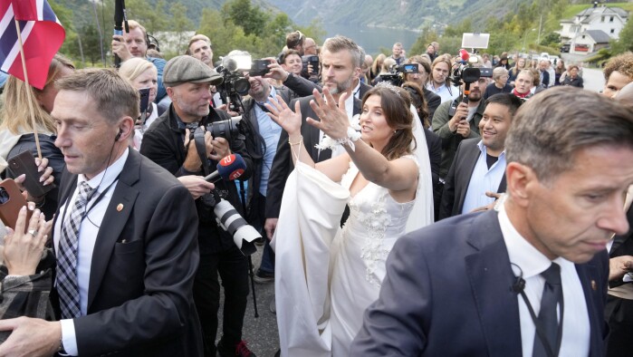 Det kostede norsk politi flere hundrede tusinde kroner at passe på folk til prinsessebryllup ...