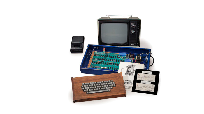 Knap 40 år gammel Apple computer sælges for millioner | Viden | DR