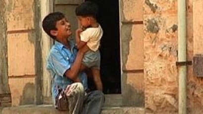 Indisk kvinde kæmper for kidnappet søn | Udland | DR