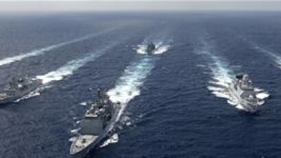 Olfert Fischer med i pirat-aktion | Udland | DR