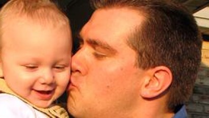 Barselsorlov gør far sundere | Indland | DR