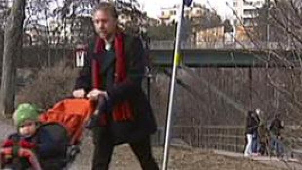 Danske mænd i bund med barsel | Penge | DR