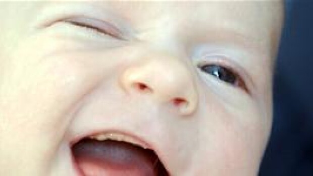 Babyer skriger som mor taler | Udland | DR