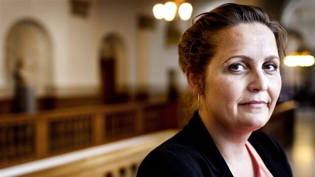Pia Olsen Dyhr opgiver endegyldigt betalingsringen | Politik | DR
