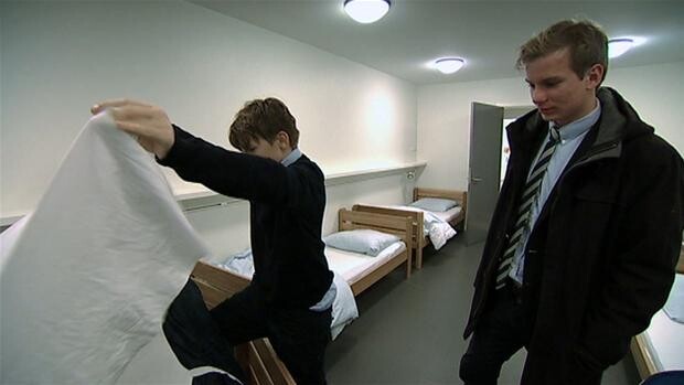 Flere forældre sender deres børn på kostskole | Indland | DR