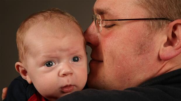 LO presser regeringen: Kræver 12 uger barsel til fædre | Penge | DR