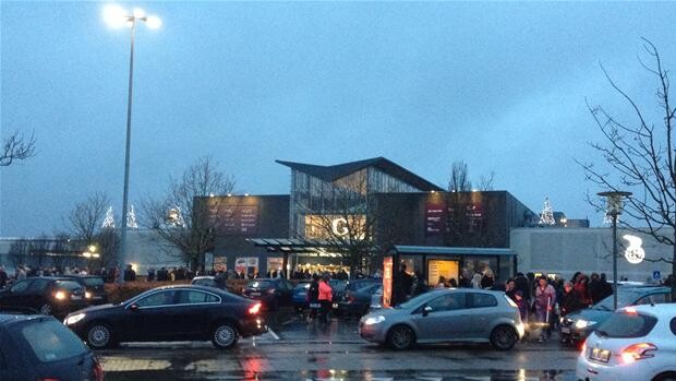 Kolding Storcenter er åbnet igen efter trussel | Indland | DR