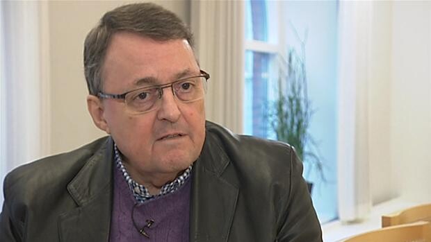 Kommissionsformand: Krigsveteraner skal kunne sladre | Politik | DR